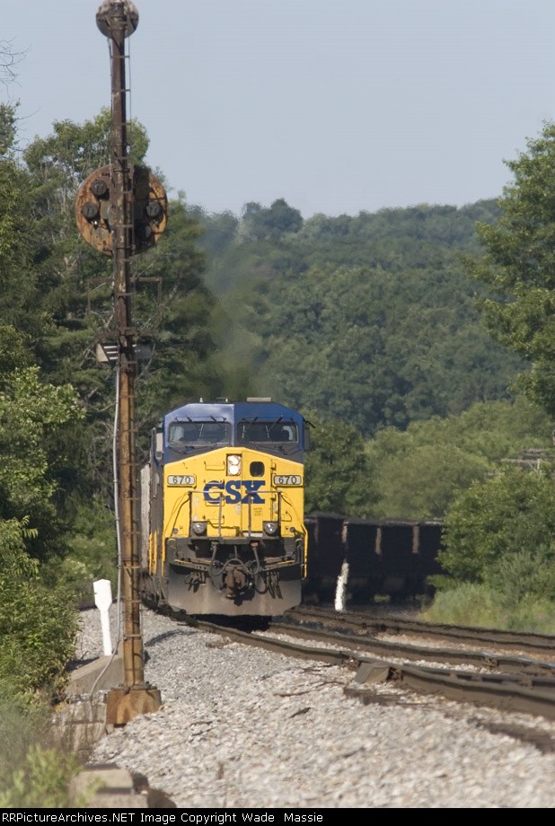 CSX 670 stopped for a red signal
